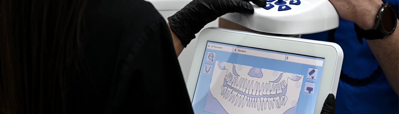 Dental X-ray (2D and/or 3D) creates a detailed image of the teeth | MB dent